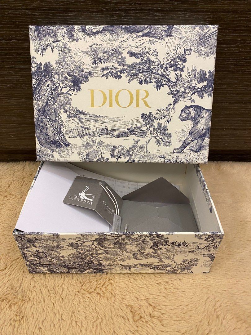 Christian Dior box, 名牌, 飾物及配件 - Carousell