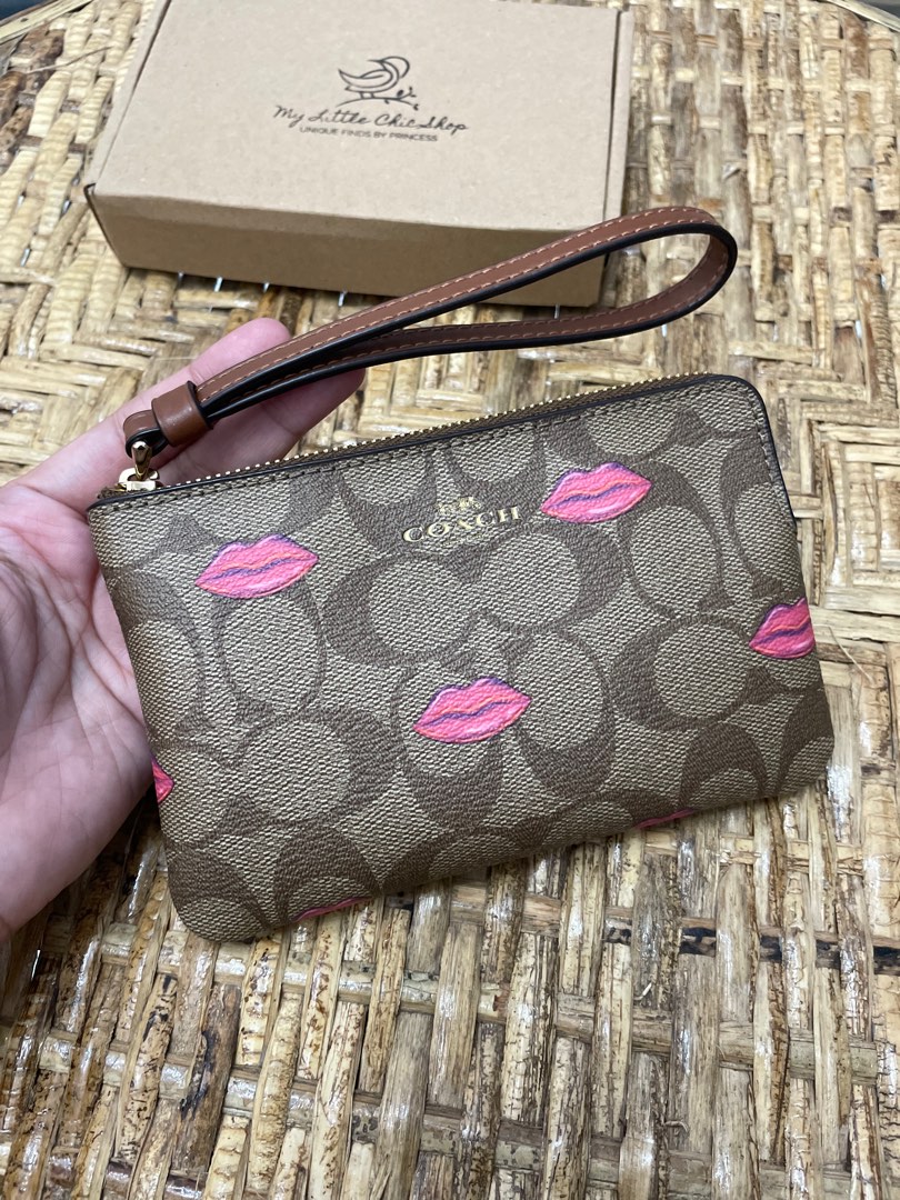 coach wristlet with lips print preloved, Women's Fashion, Bags ...