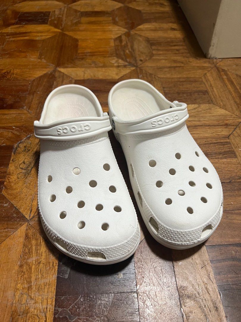 Crocs White, Men's Fashion, Footwear, Slippers & Slides on Carousell