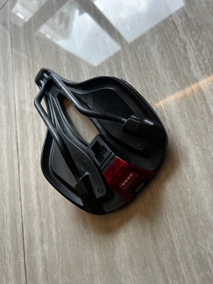 Giant Fleet SLR - Carbon Rail Saddle + Rear Light, Sports Equipment ...