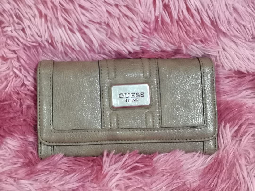 Guess wallet, Women's Fashion, Bags & Wallets, Wallets & Card holders ...