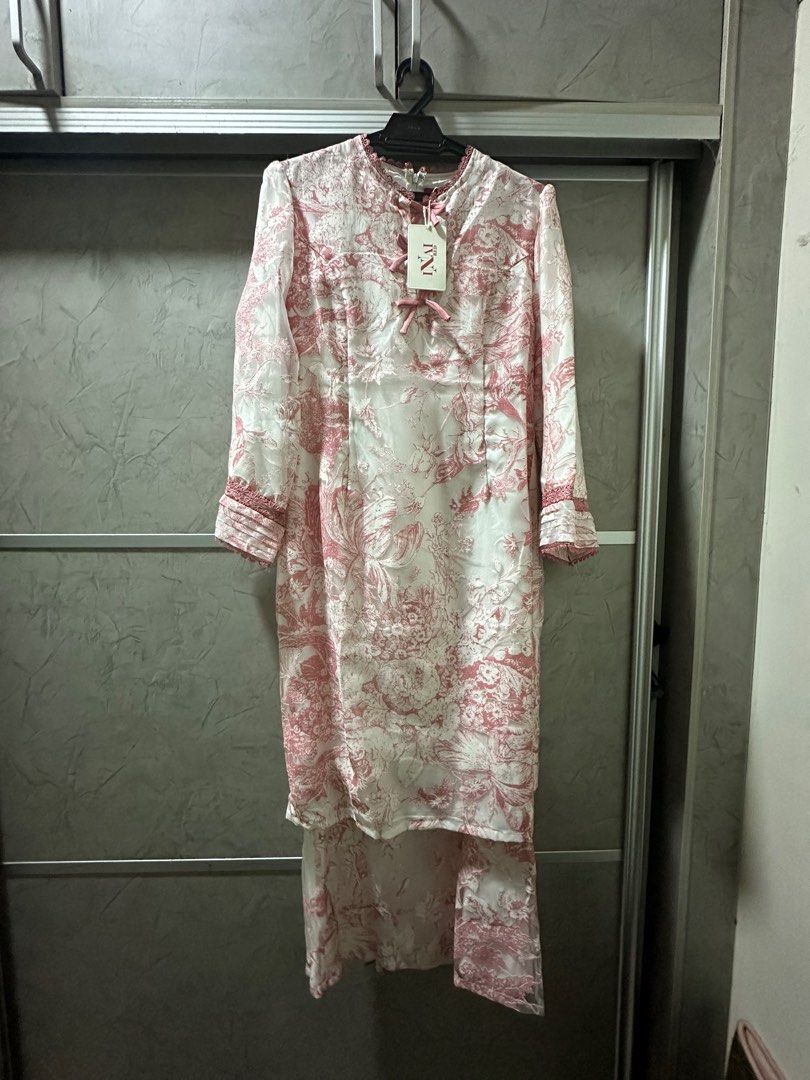 Innai Red Baju Kurung, Women's Fashion, Muslimah Fashion, Baju Kurung ...