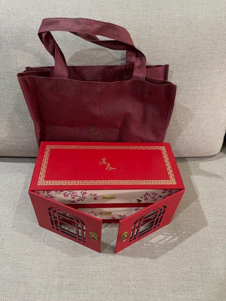 Marriot mooncake box, Women's Fashion, Jewelry & Organisers, Accessory ...