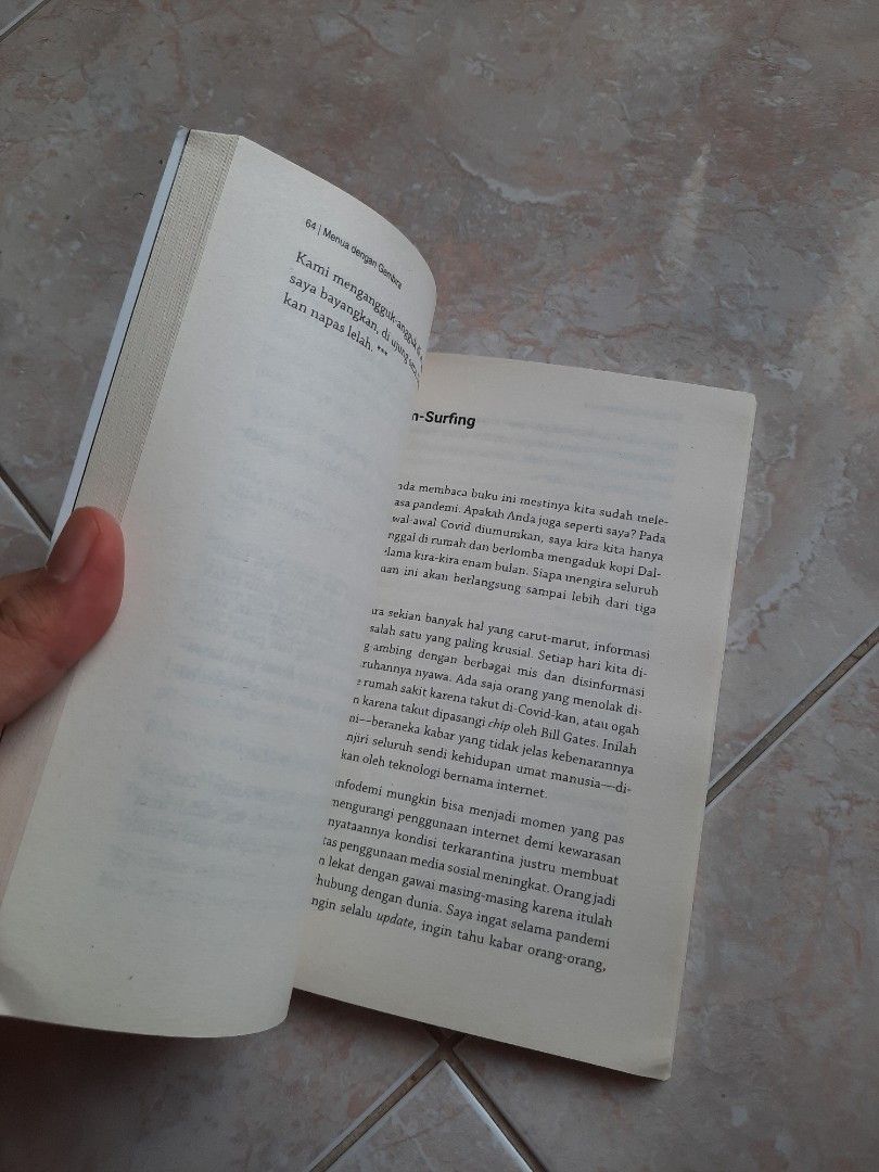 Menua Dengan Gembira - Andina Dwifatma, Buku & Alat Tulis, Buku di Carousell