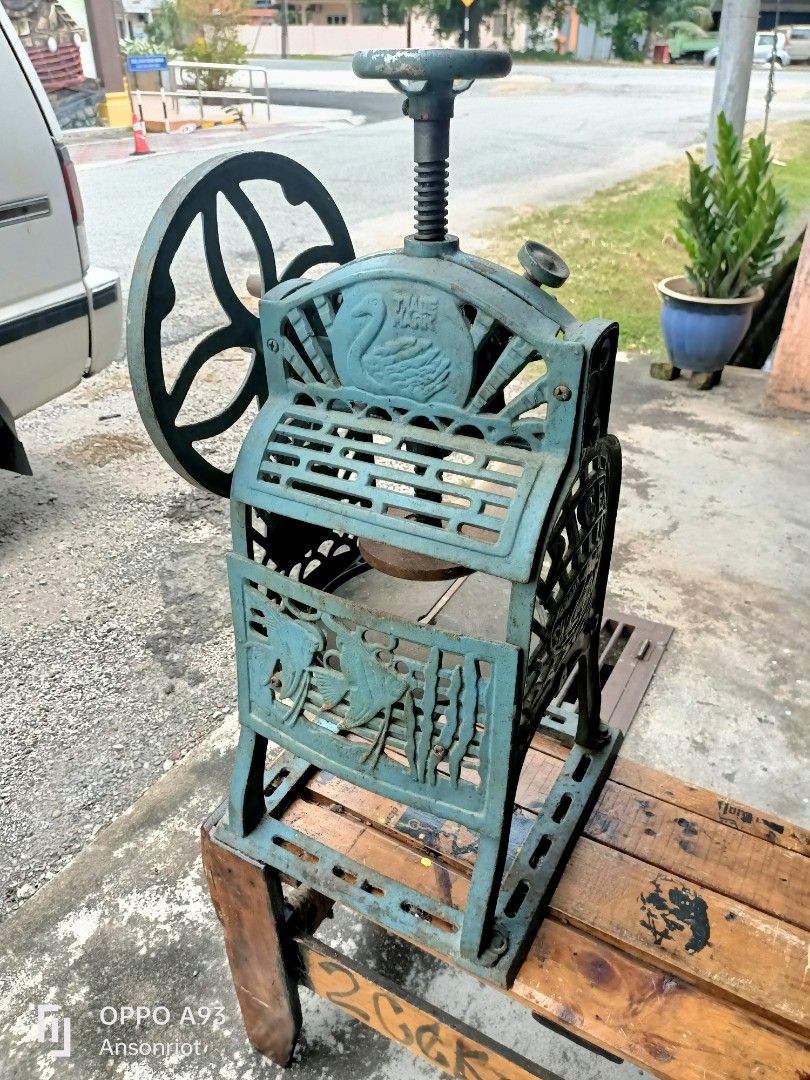 Pengisar ais Batu., Hobbies & Toys, Collectibles & Memorabilia, Vintage ...
