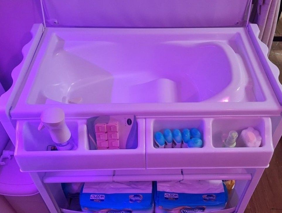 Pre-loved Mom & Baby Bathing Station, Babies & Kids, Bathing & Changing ...