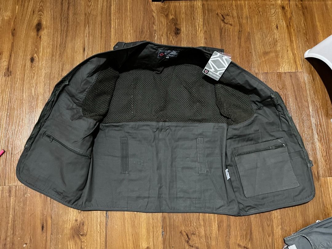 Pro Cam-Fis Vest, Men's Fashion, Coats, Jackets and Outerwear on Carousell