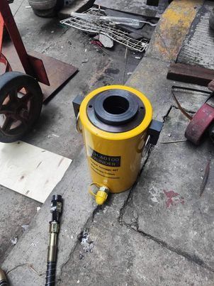 Rch Hollow split Jack, Commercial & Industrial, Construction Tools ...