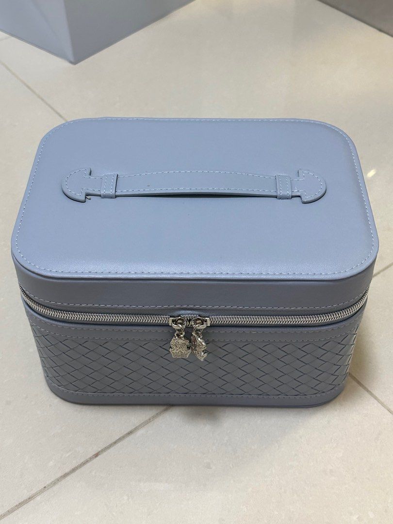 Ritz Carlton Blue Mooncake Box, Women's Fashion, Jewelry & Organisers ...