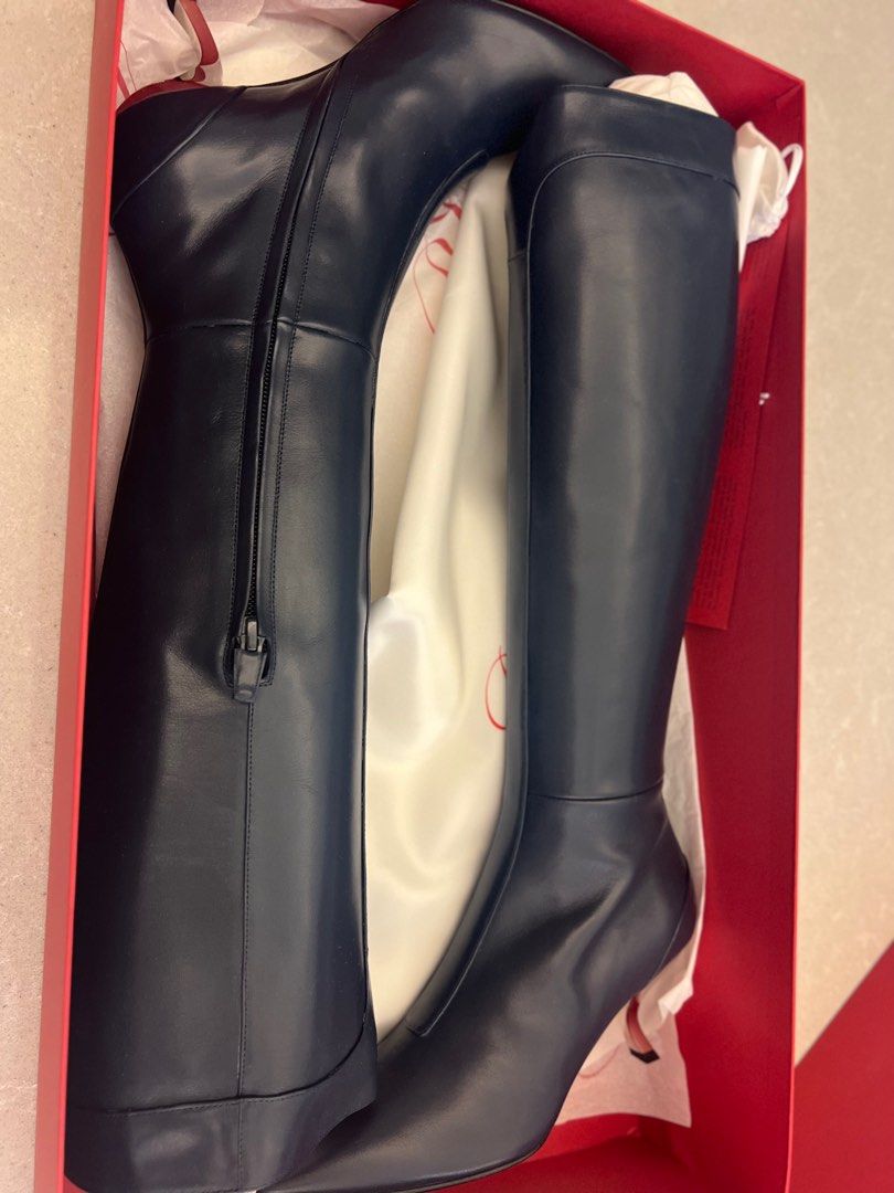 Roger Vivier boot, 名牌, 鞋及波鞋 - Carousell