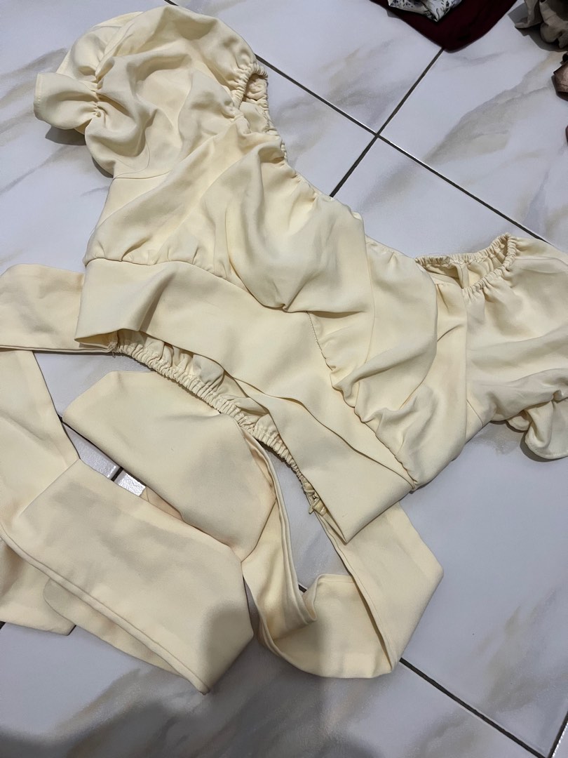 Sabrina yellow, Fesyen Wanita, Pakaian Wanita, Atasan di Carousell