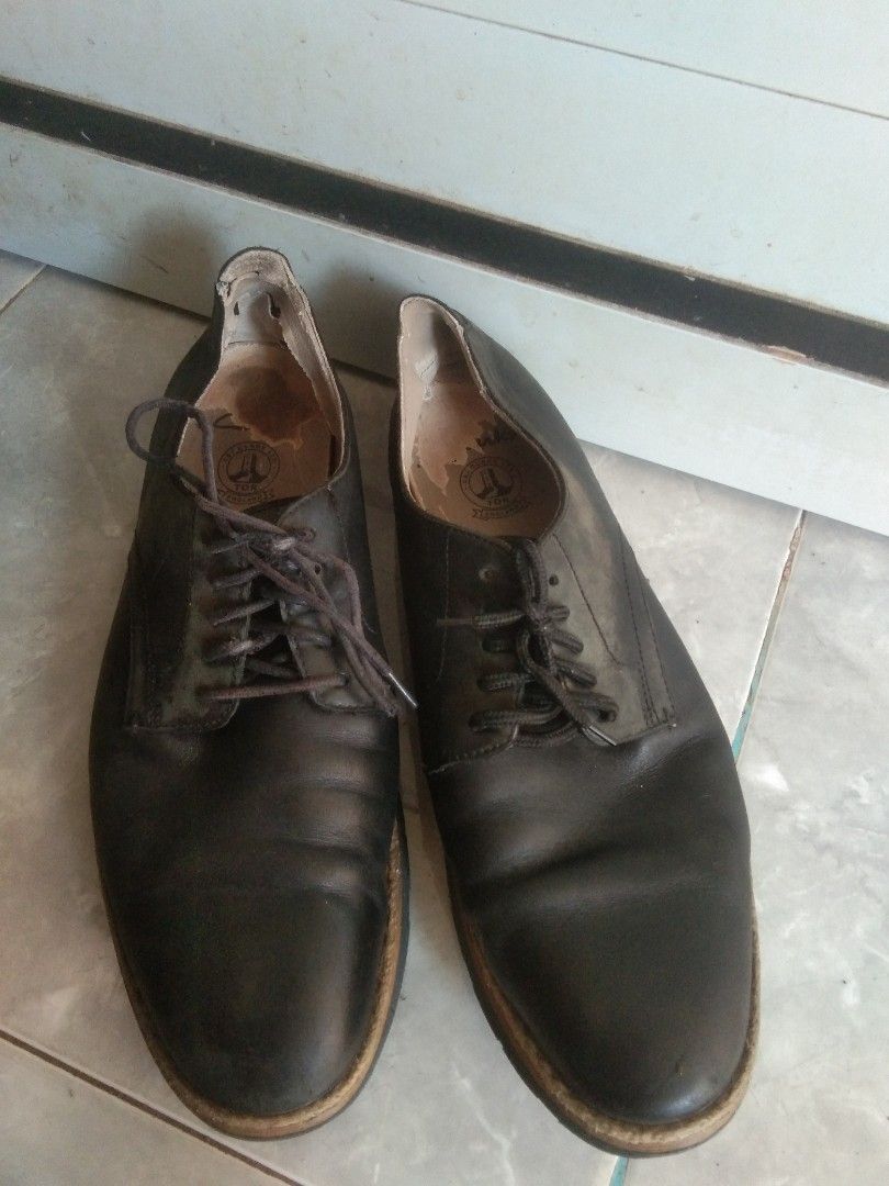 Sepatu kulit Clark tali klasik Preloved, Fesyen Pria, Sepatu , Sepatu ...