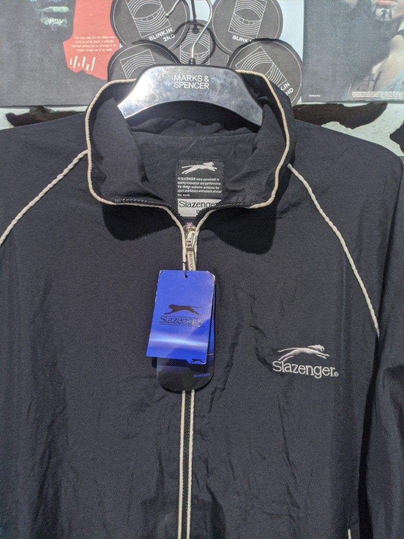 Slazenger Windbreaker back logo, Fesyen Pria, Pakaian , Baju Luaran di ...