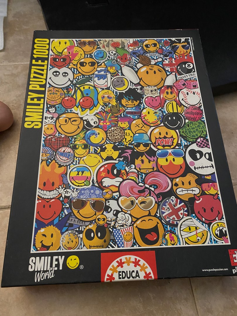 Smiley 1000 Puzzle, Hobbies & Toys, Toys & Games on Carousell