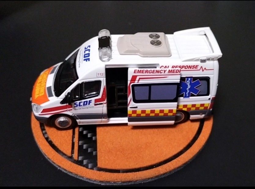 Tiny 1/64 5th Generation SCDF Ambulance with custom blinkers, Hobbies ...