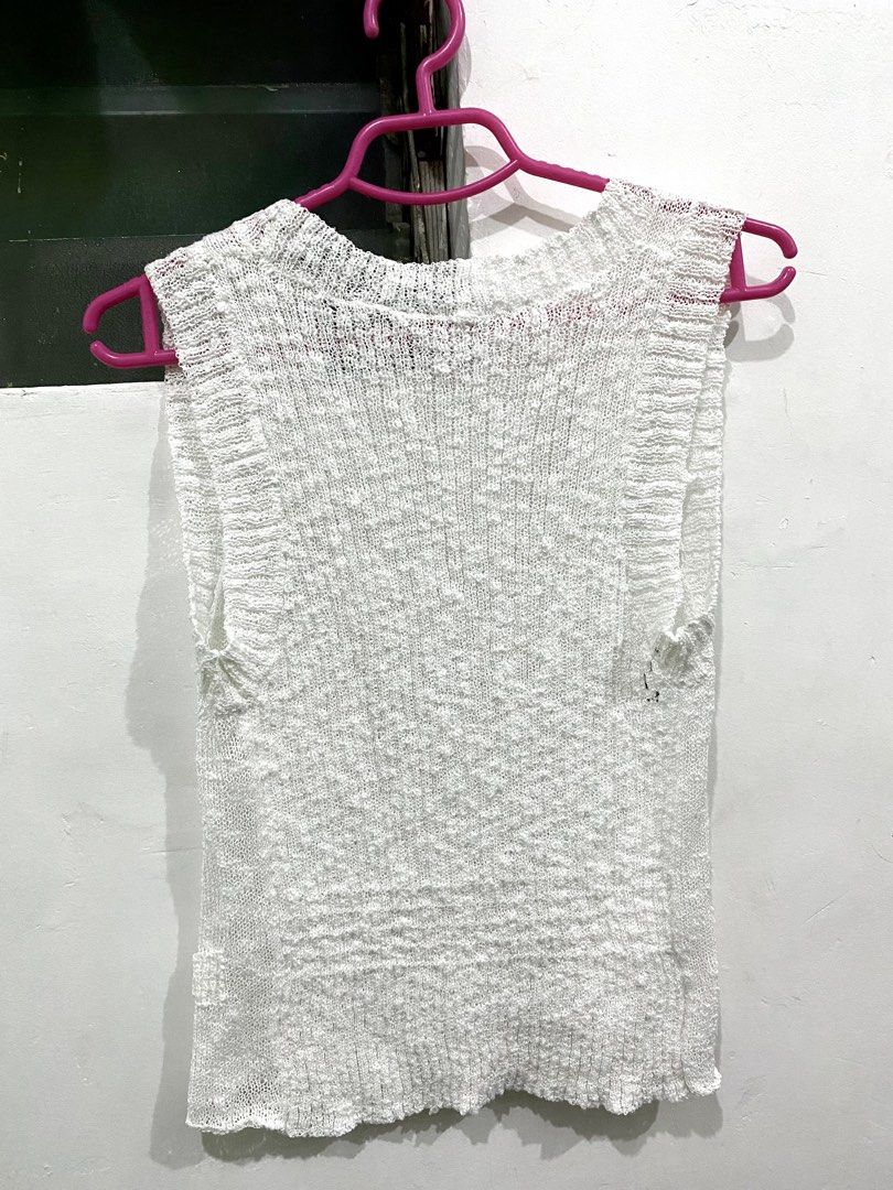 White Knitted Vest, Women's Fashion, Tops, Others Tops on Carousell