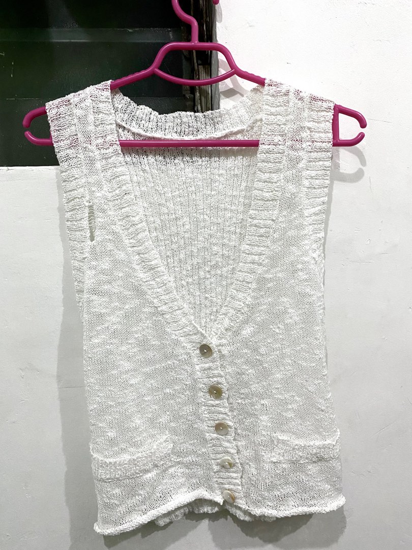 White Knitted Vest, Women's Fashion, Tops, Others Tops on Carousell
