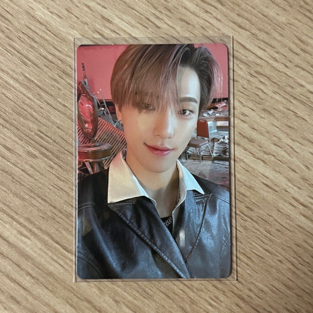 WTS Seventeen Dino attacca pc, Hobbies & Toys, Memorabilia ...