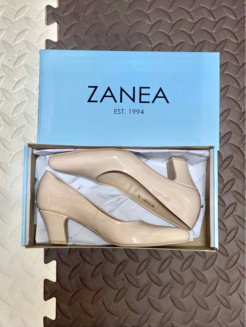 ZANEA, Women's Fashion, Footwear, Flats & Sandals on Carousell