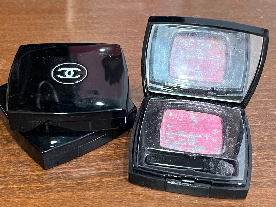 香奈兒 粉紅格紋眼影 Pink Lame, 香水、美妝、保養, 臉部彩妝、保養與清潔, 化妝品在旋轉拍賣