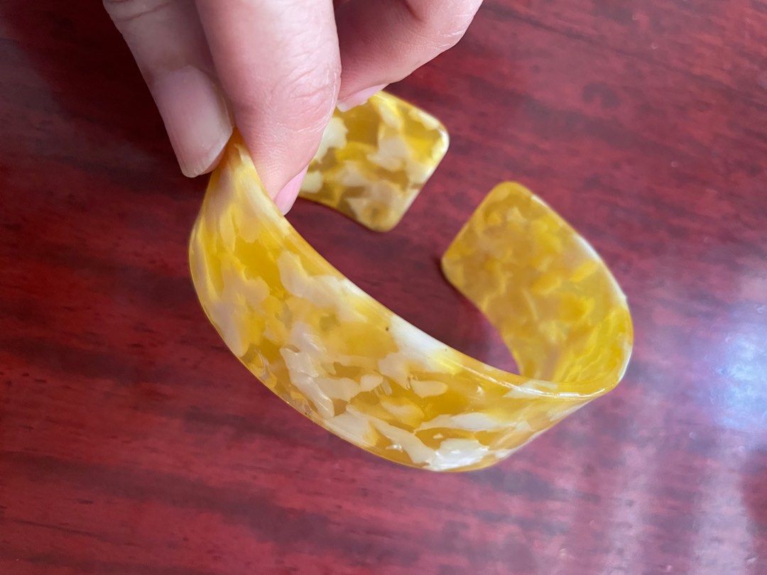 Acrylic cuff bracelt, Women's Fashion, Jewelry & Organizers, Bracelets ...