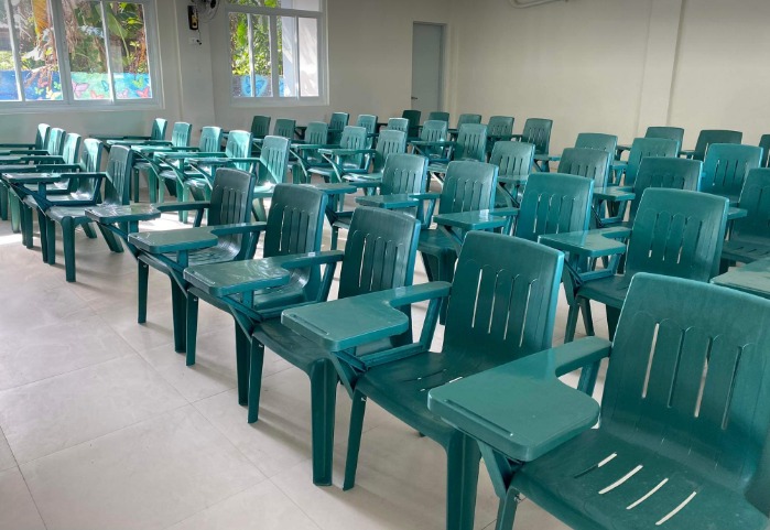 ALLIED LEFT & RIGHT HANDED SCHOOL CHAIRS, Furniture & Home Living ...