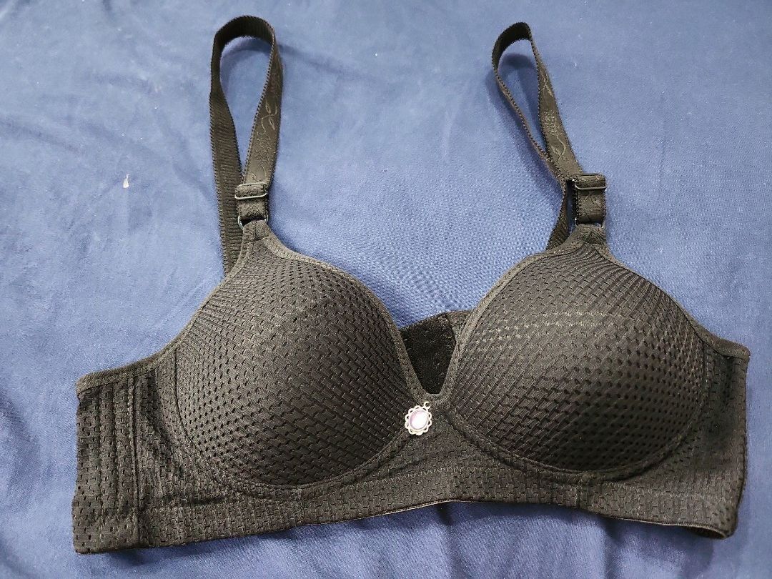 Bra, Women's Fashion, New Undergarments & Loungewear on Carousell