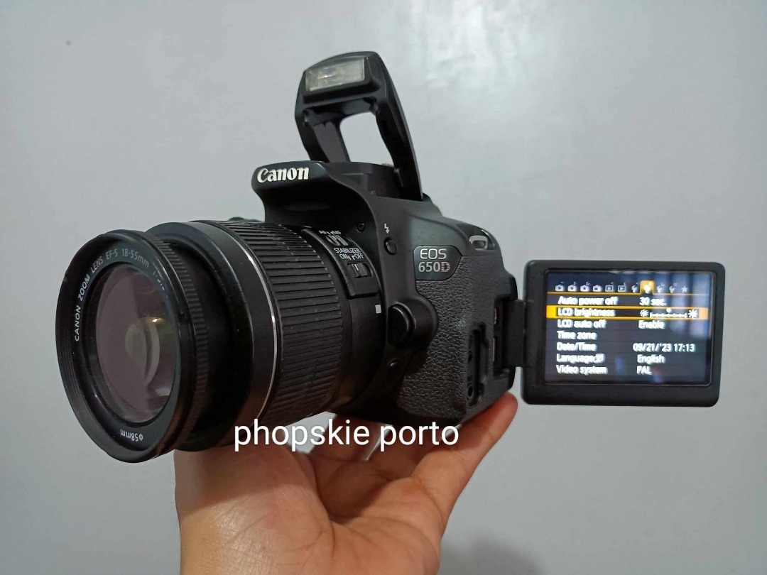 Canon EOS DSLR 650D with kit lens touch screen good for vlogging, Photography, Cameras on Carousell