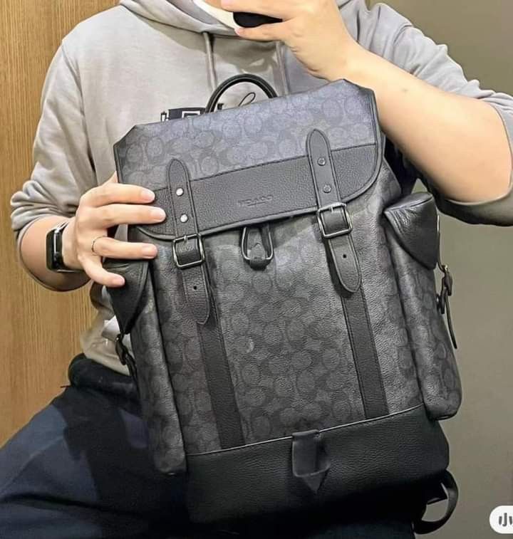 Coach Hitch Backpack In Signature Canvas, Men's Fashion, Bags ...