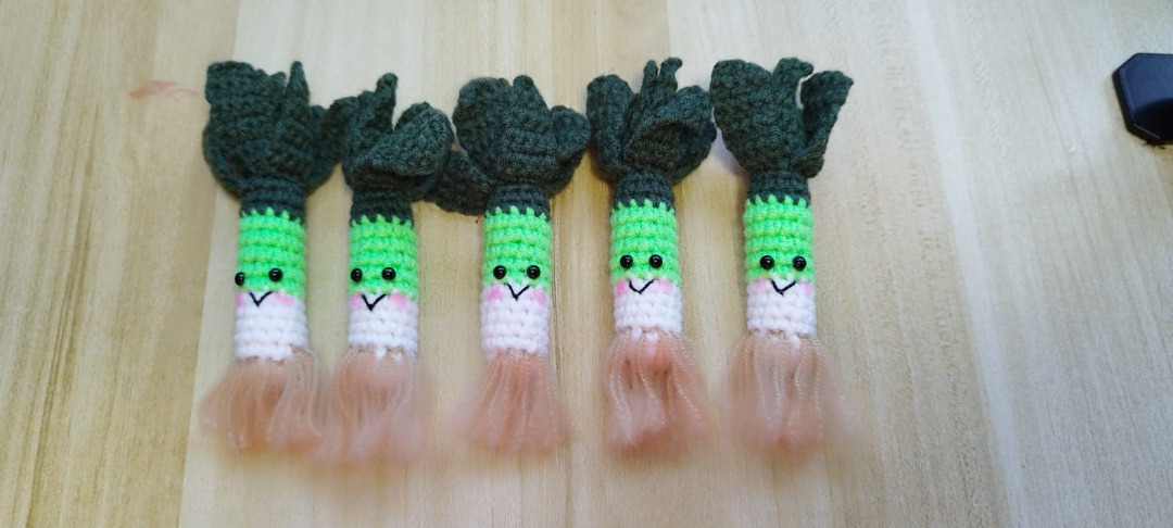 Crochet Leek Keychain, Hobbies & Toys, Stationery & Craft, Handmade ...
