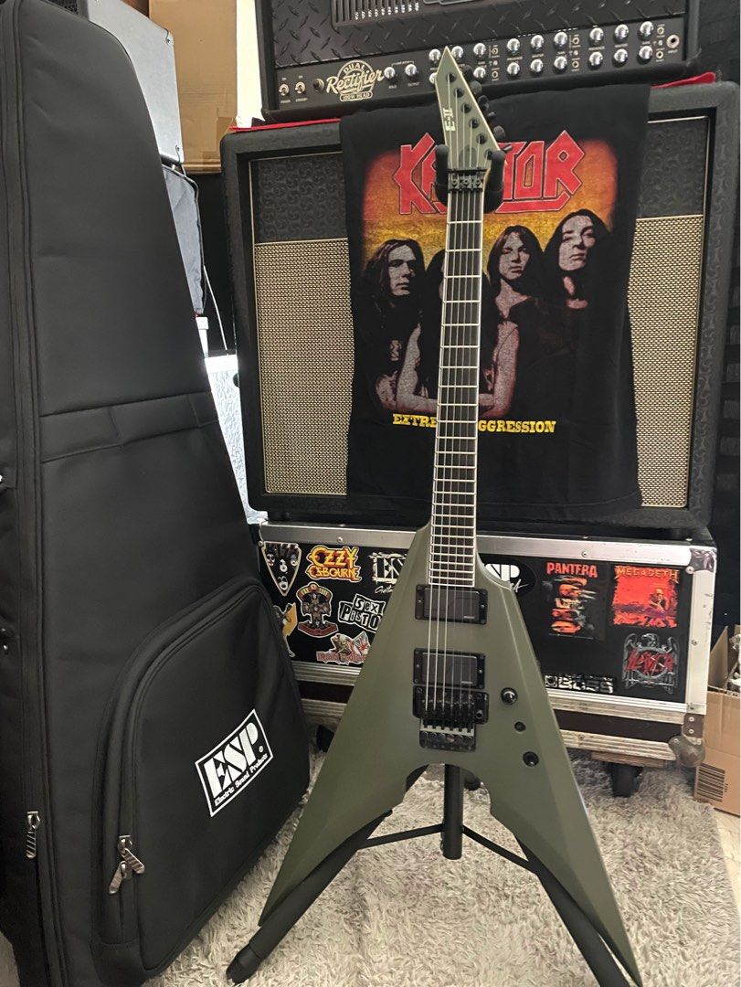 ESP E-II Mille Petrozza MK-1 signature model Kreator arrow V, Hobbies ...