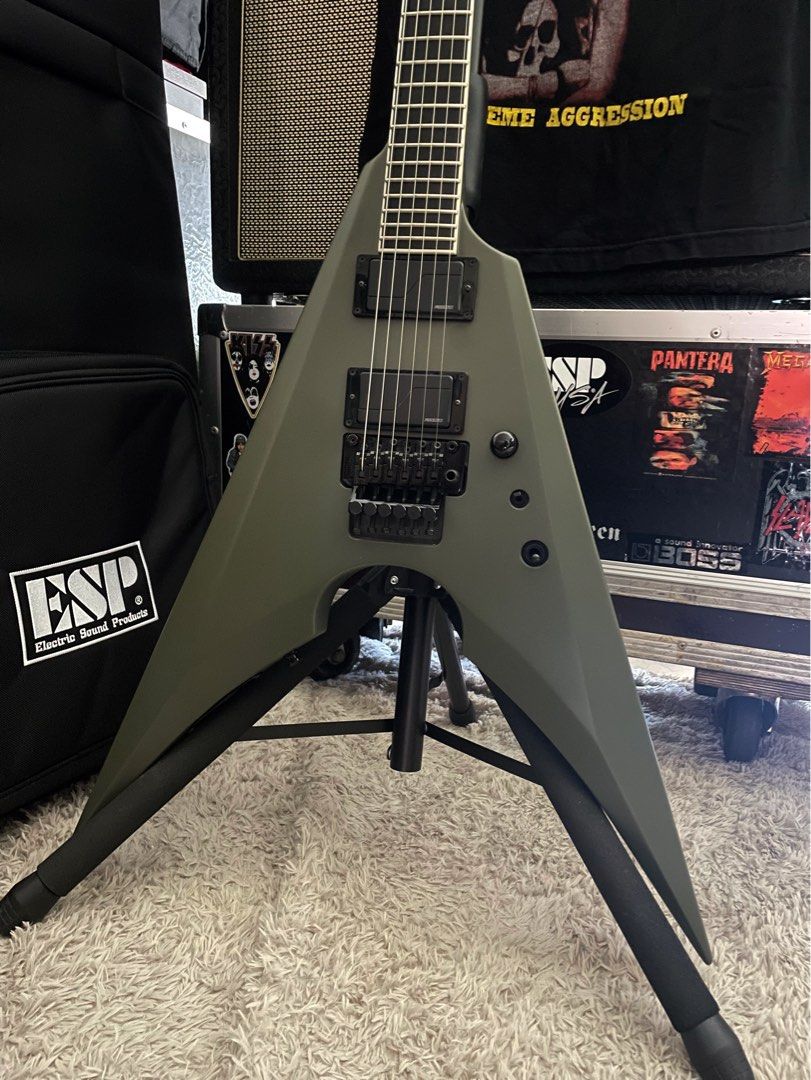 ESP E-II Mille Petrozza MK-1 signature model Kreator arrow V, Hobbies ...