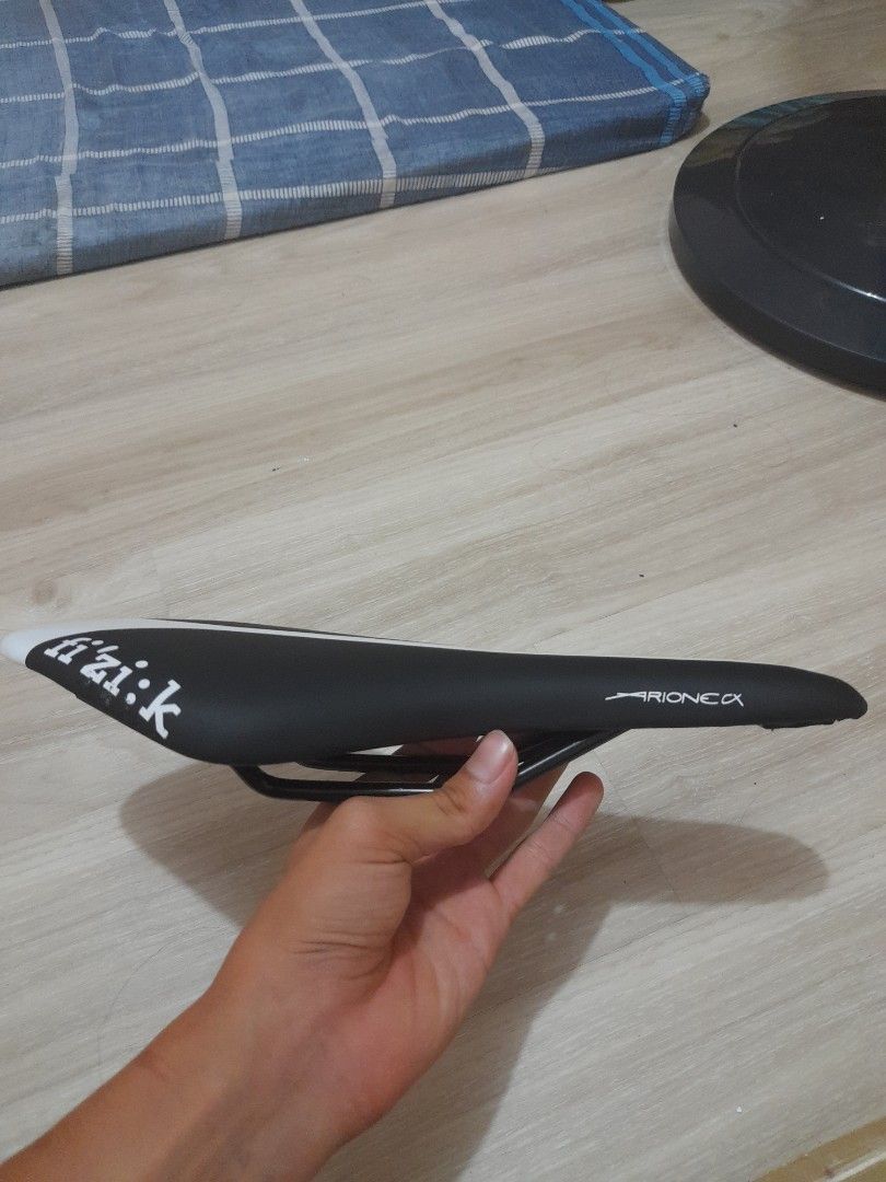 Fizik arionex saddle, Sports Equipment, Bicycles & Parts, Parts ...