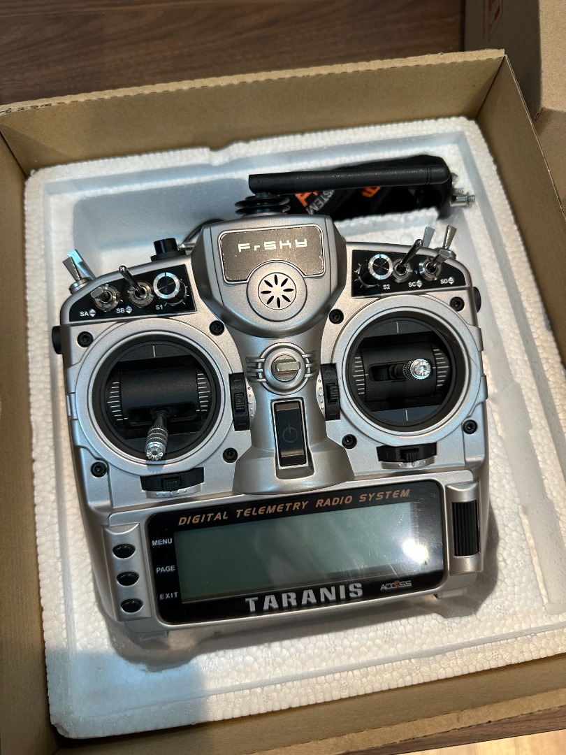 Frsky X9D Plus 2019 TX 送AC800 RX 航模 遙控器 rc remote controller 無人機 穿越機 航拍機 模型 遙控, 攝影器材, 航拍 - Carousell