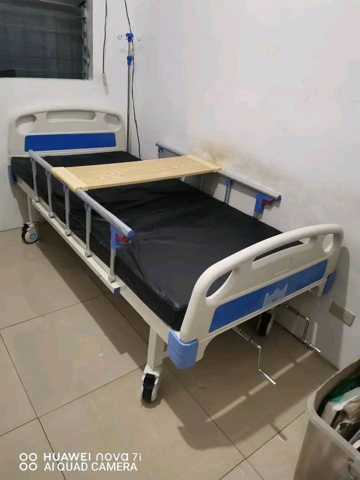 Hospital bed 2 cranks, Health & Nutrition, Medical Supplies & Tools on ...