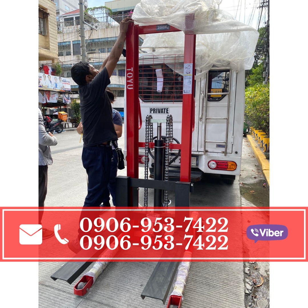 Hydraulic stacker 2T, Commercial & Industrial, Construction & Building ...