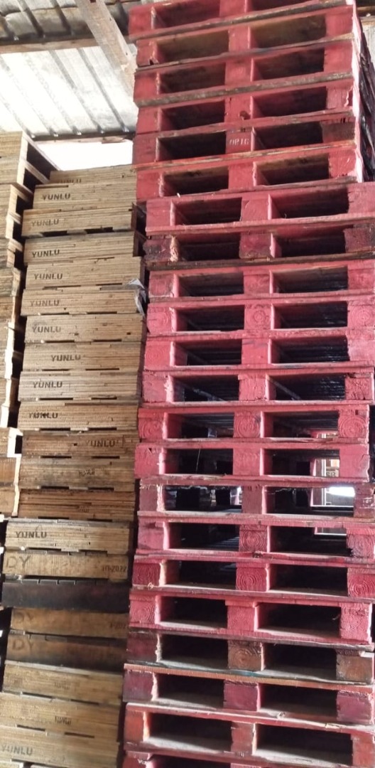 Loscam wood plastic pallet, Furniture & Home Living, Outdoor Furniture on Carousell