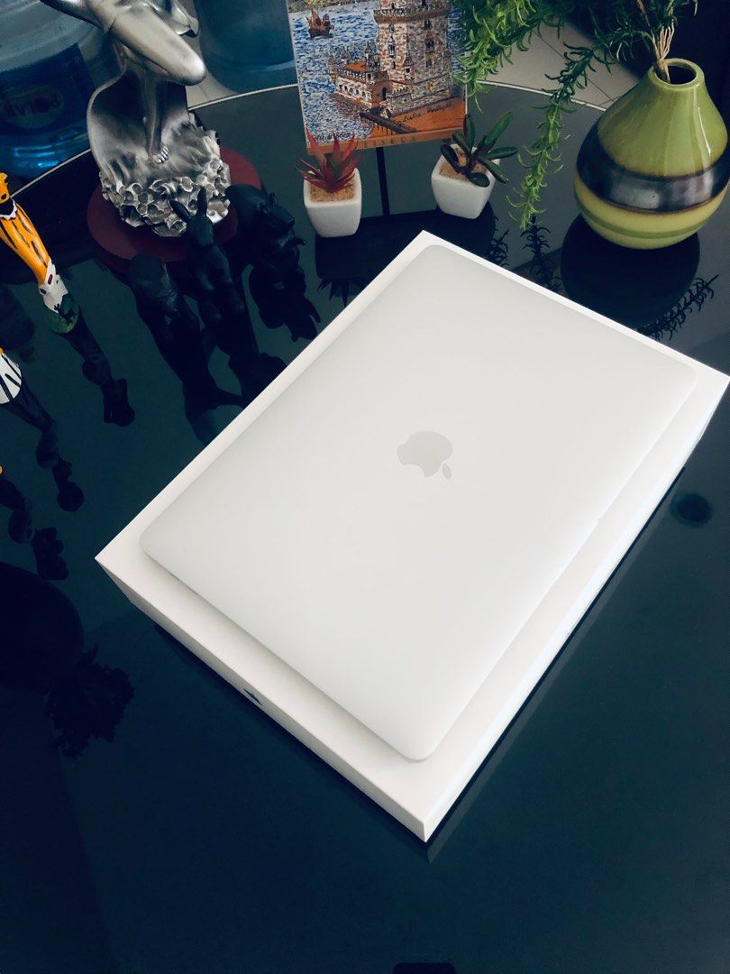 Macbook Pro M2 chip 13" screen 8GB RAM 256GB SSD Silver colour Touch ...