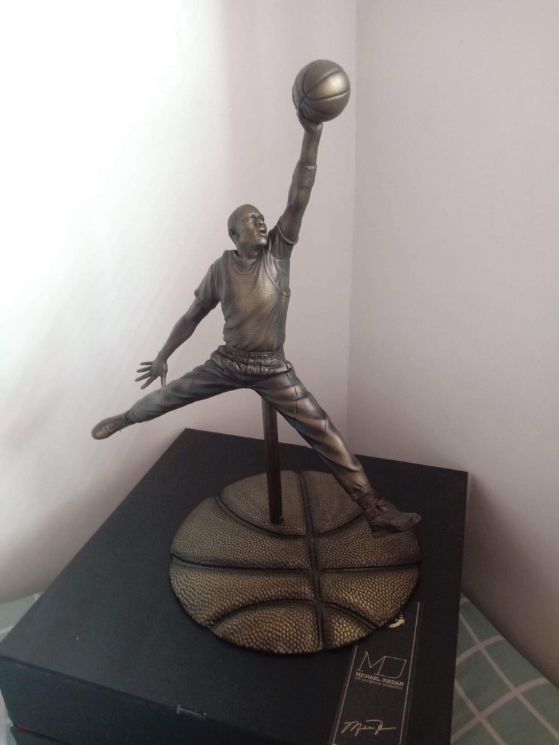 Mj statue, Hobbies & Toys, Toys & Games on Carousell