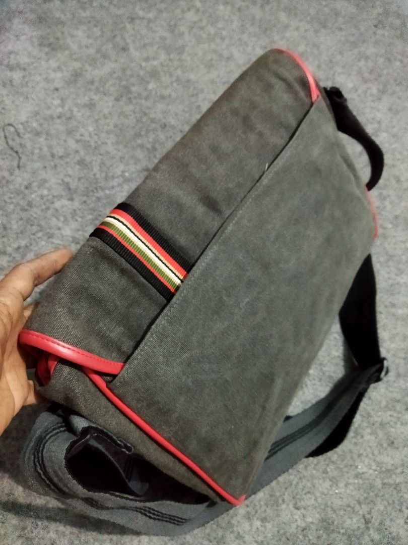 MU Merchandise Sling bag Original, Fesyen Pria, Tas & Dompet , Tas ...