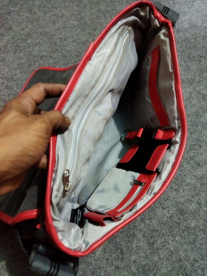 MU Merchandise Sling bag Original, Fesyen Pria, Tas & Dompet , Tas ...