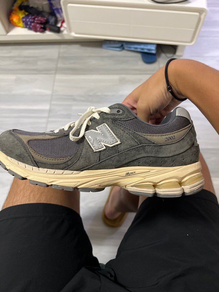 New balance 2002r, 男裝, 鞋, 波鞋 - Carousell
