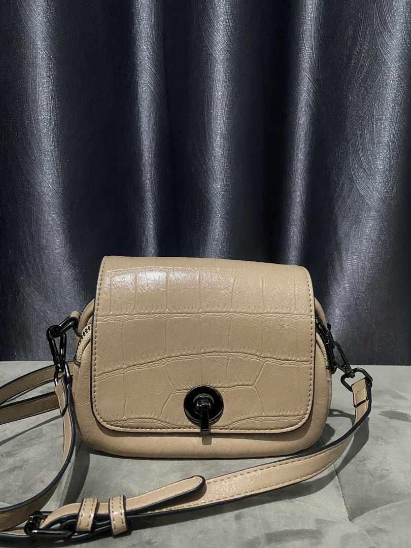 oneda bag (khaki), Barang Mewah, Tas & Dompet di Carousell
