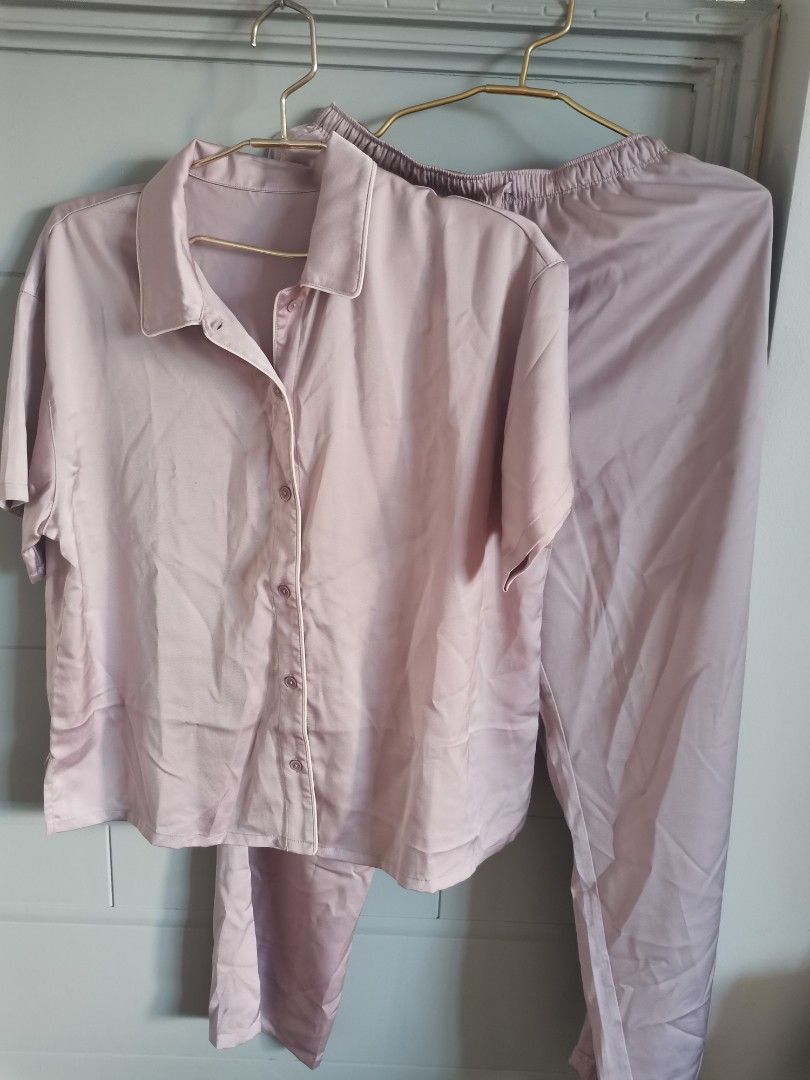 original uniqlo satin pajama set, Women's Fashion, Undergarments ...