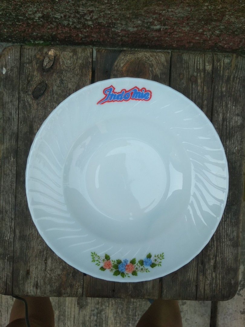 Piring vintage dari Indomie motif bunga, Kitchen & Appliances di Carousell