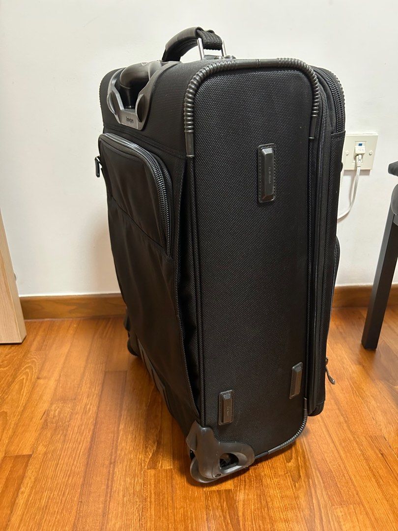 Travelpro FlightCrew5 24" Expandable Rollaboard, Hobbies & Toys, Travel ...