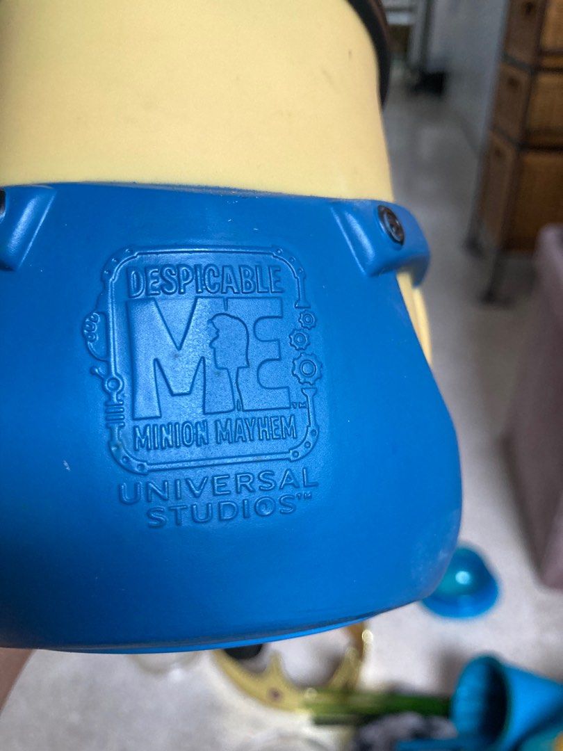 USS Minion bottle, pixie cup, Typo note book, TakeArt Paris post it ...