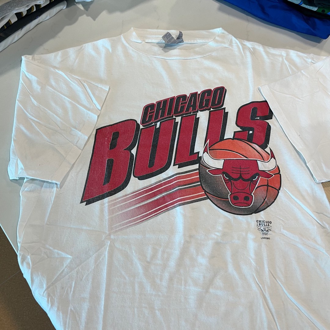 Vintage Chicago Bulls 90s Graphic Logo Print Tee Shirt, Men's Fashion ...