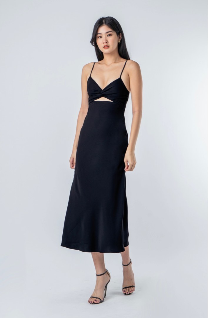 YHF Warp dress in black, Women's Fashion, Dresses & Sets, Dresses on ...