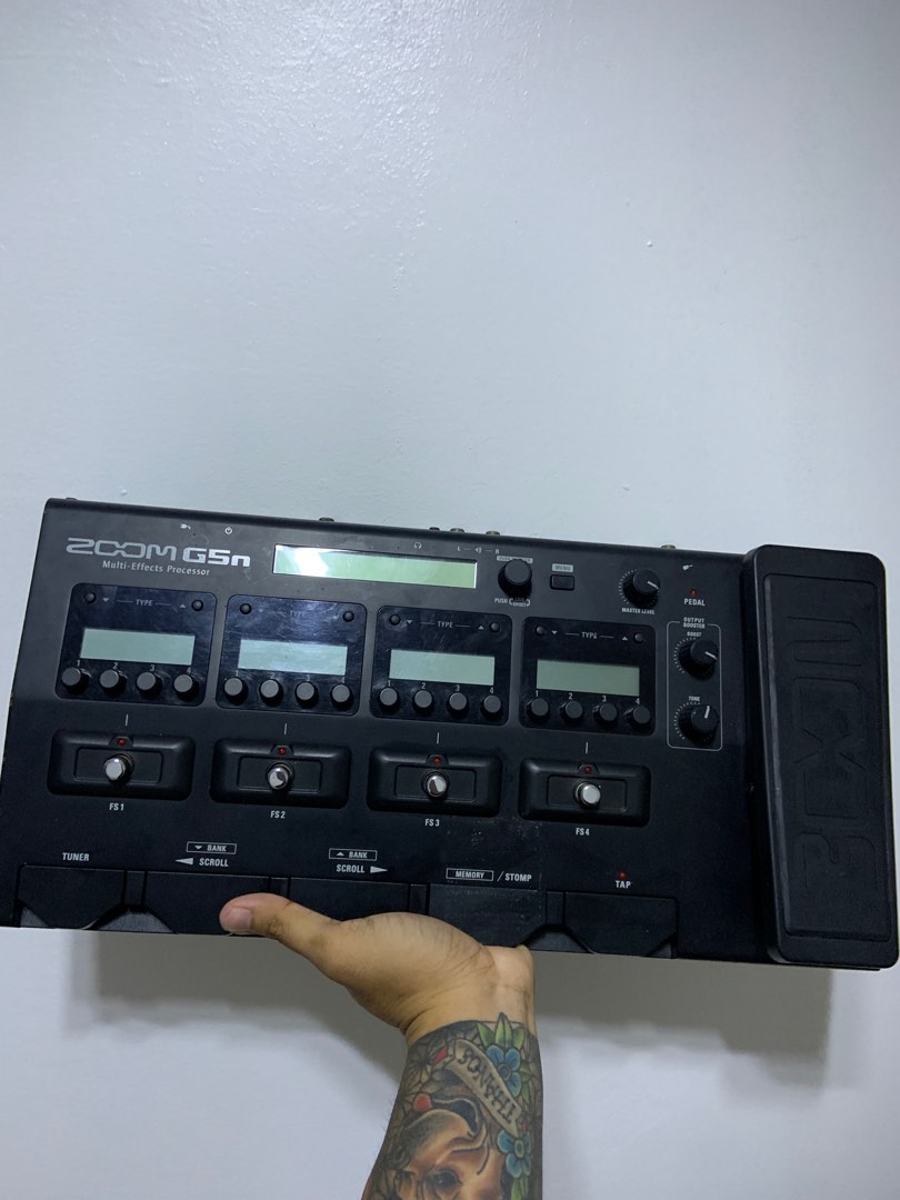zoom g5n multi effects . with padded bag, Hobbies & Toys, Music & Media ...